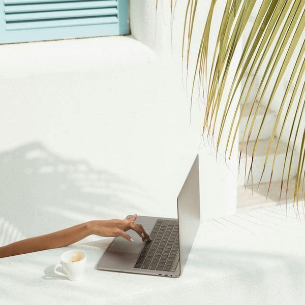 8 Quick Tips on Desk Ergonomics by Phil Zen - Join the movement!